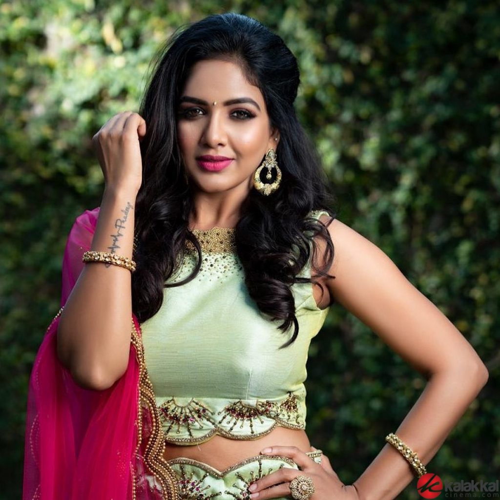 Pavani Reddy - Bigg Boss Tamil Season 5 Contestant: A Biography